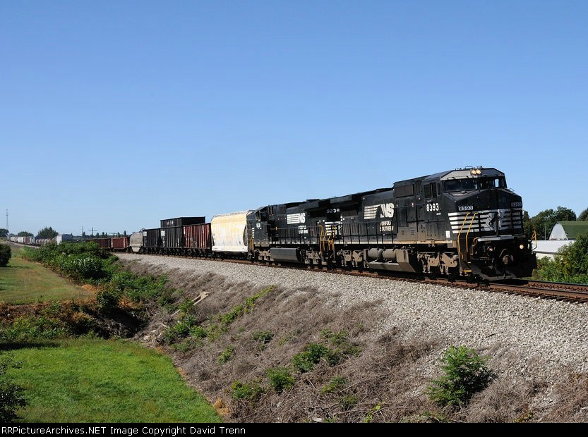 NS #8393 leads Eastbound NS 310 at Bort Rd